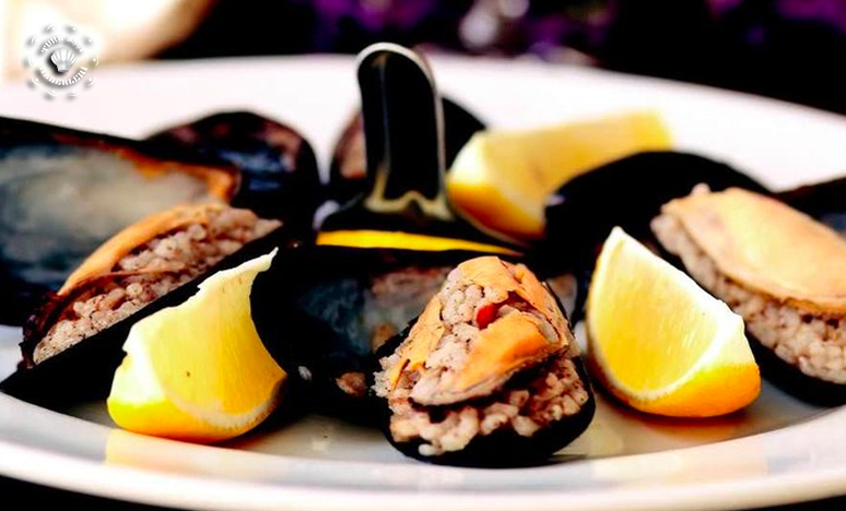 Lahana Yaprağında Midye Dolma Tarifi - Lucca by the Sea
